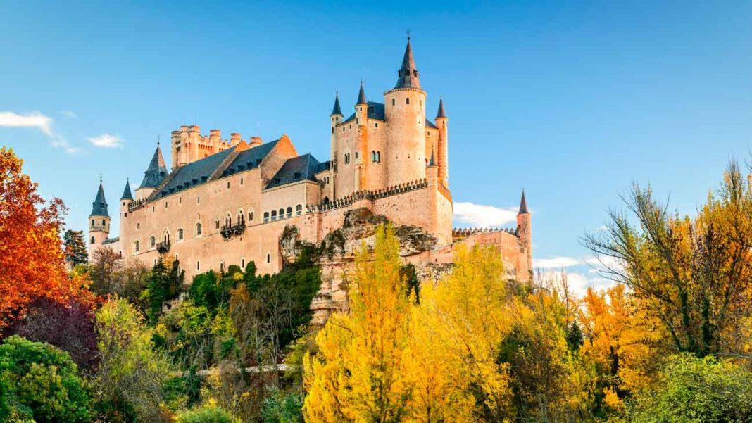 Visita el Alcázar de Segovia: el castillo que inspiró a Disney en ...