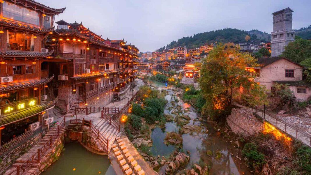 El pueblo más bonito de China que parece sacado de una película de ...